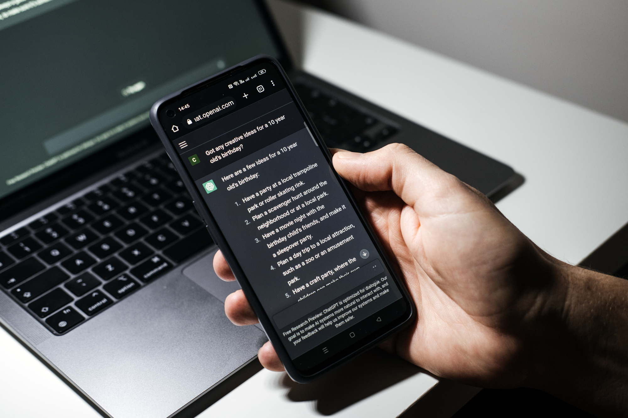 Gli attacchi di prompt injection minacciano i chatbot - Securityinfo.it